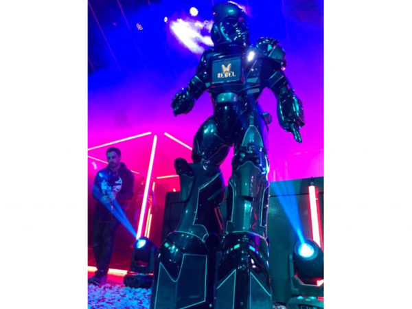Giant LED Robot Performer Rental In Toronto | Abbey Road Entertainment